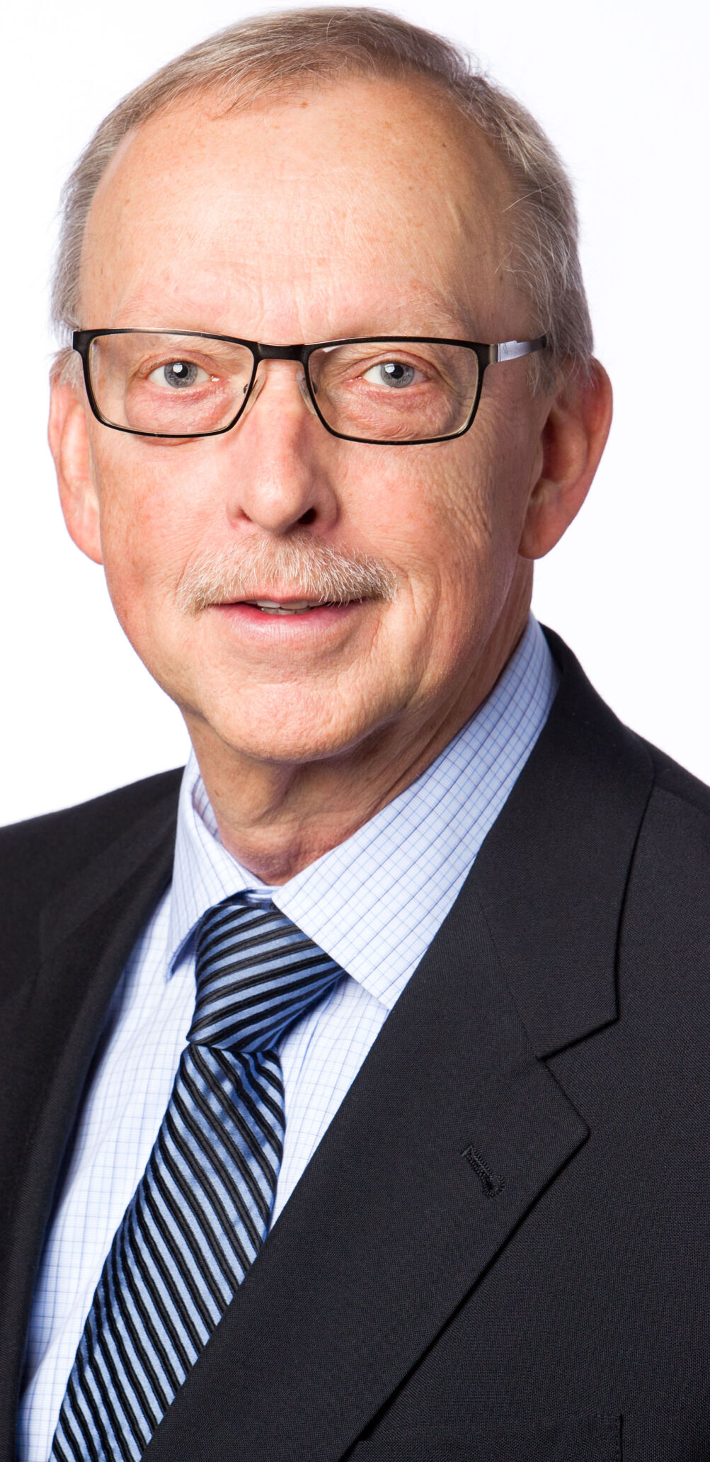 Good News: Hamlin's Wayne Carney, Yankton's Bob Winter Receive Wooden ...