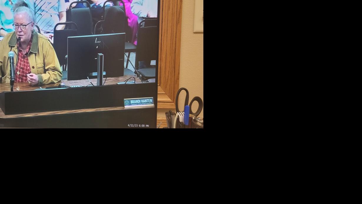 Public overwhelmingly "urges" Council for City Hall to remain Downtown ...