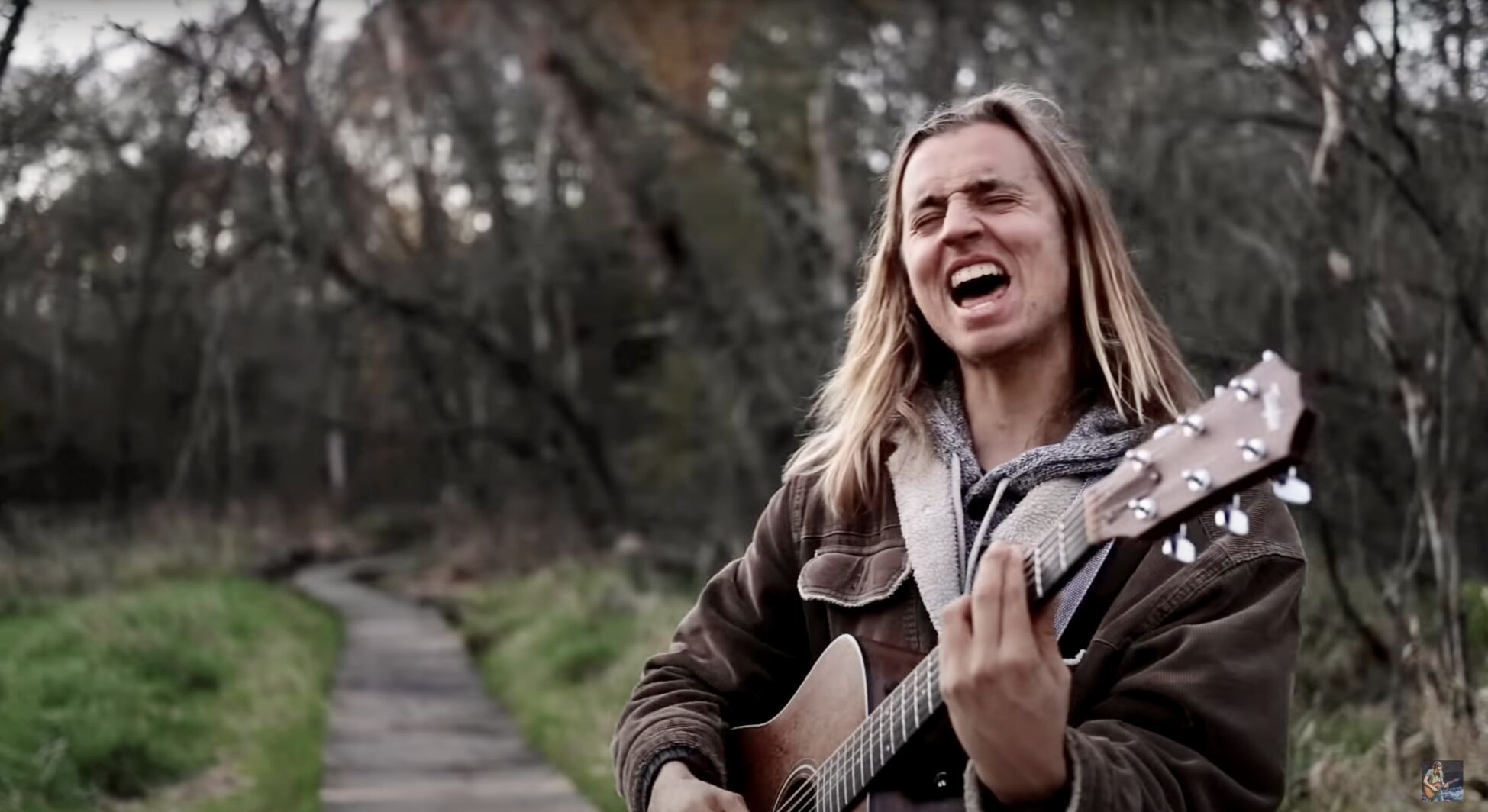 World Record holder for Longest Street Performance playing at Big Stone ...