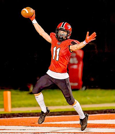 Wolfe hunts down end zone in different ways | Sports | myleaderpaper.com