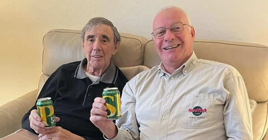 Man travels 14,000 miles to have final beer with dying friend ...
