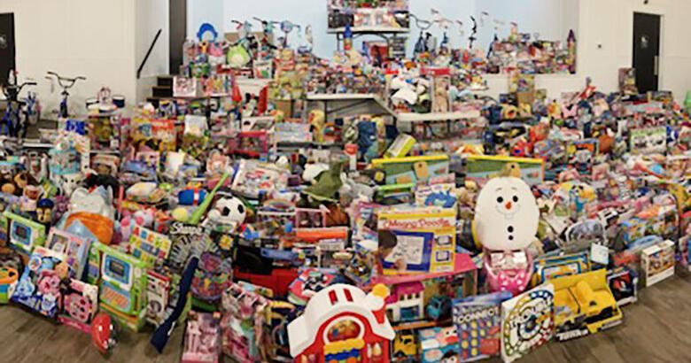 Northwest Jefferson County Chamber drive brings ton of toys | Local ...