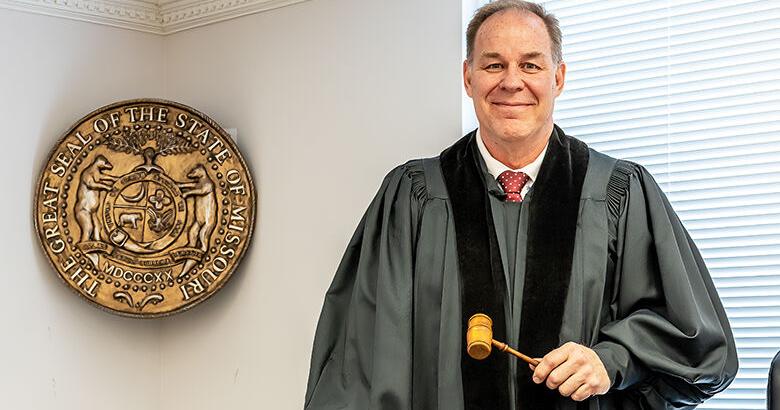 Circuit Judge Joe Rathert uses Irvin Emerson's old robe | Local News ...