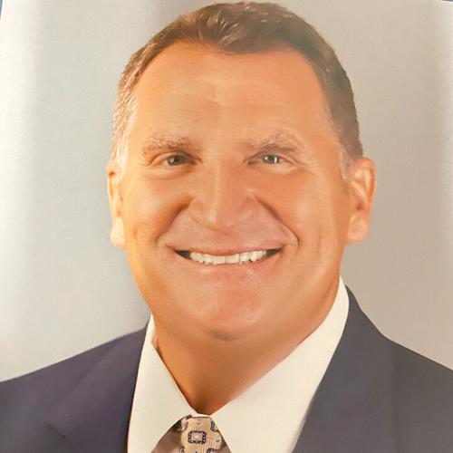 De Soto honors two grads, former wrestling coach | Local News ...