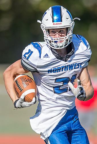 Lions shrug off trick play, blaze past Comets | Sports | myleaderpaper.com