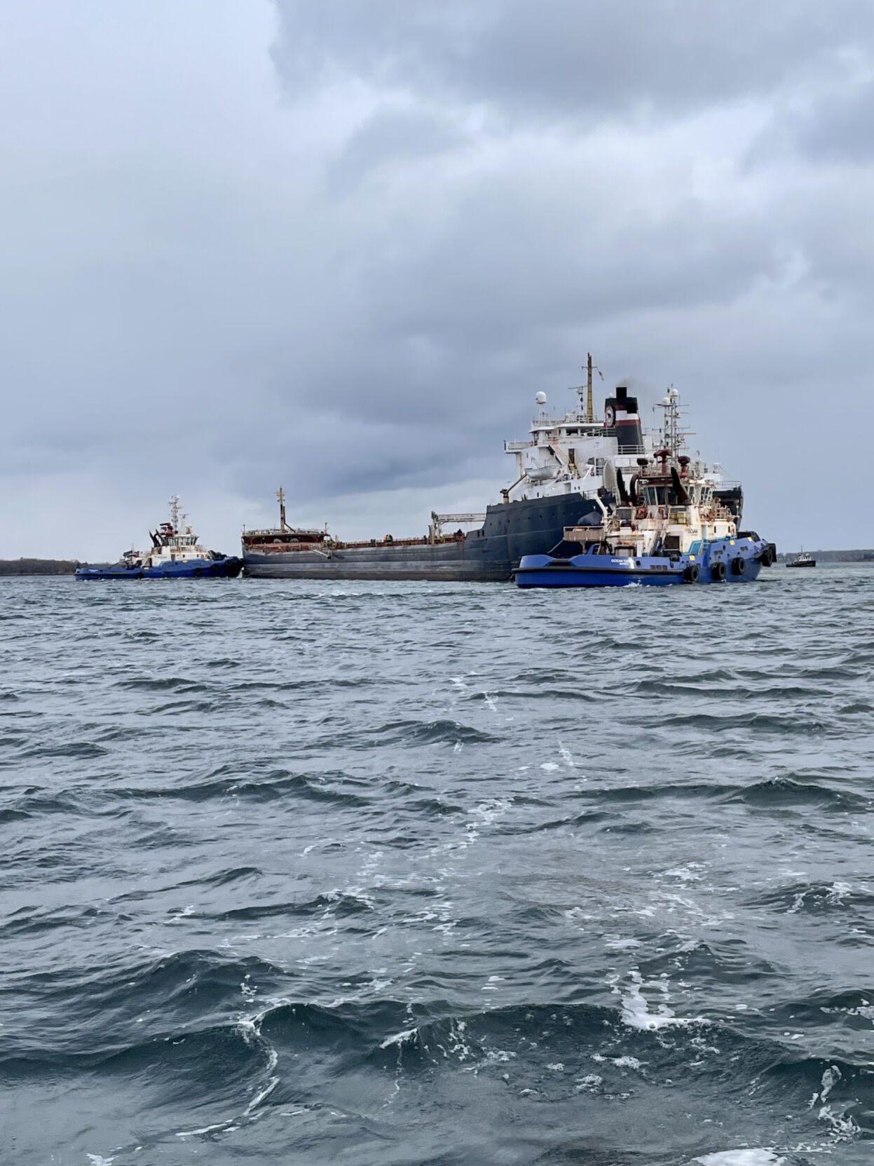 Ship stranded for weeks finally freed in St. Lawrence Seaway | Top ...