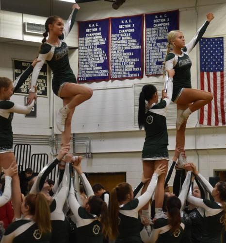 Huskies cheer team wins sectional championship | Top Stories ...