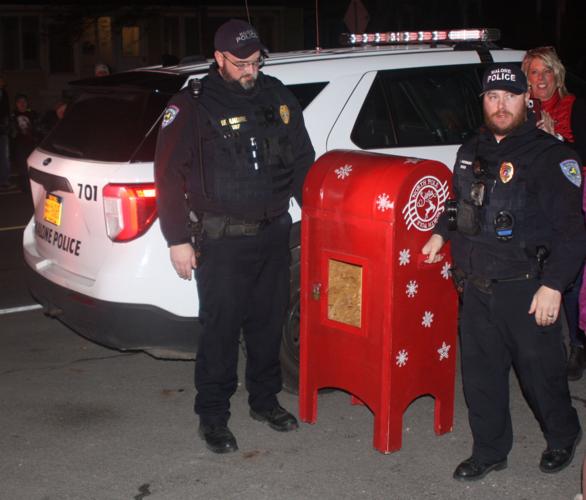 Santa stops in Malone, delivers mailbox | Local News | mymalonetelegram.com