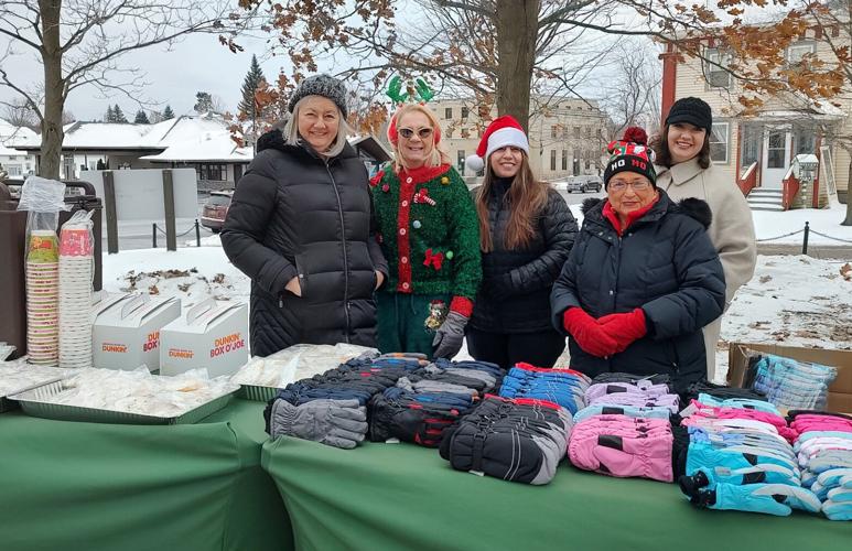 Santa in the Park draws crowd to Arsenal Green | Top Stories ...