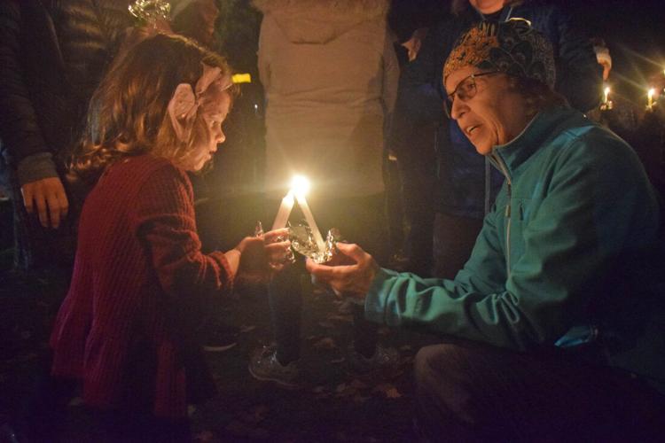 Candlelight vigil for peace amid Israeli, Palestinian conflict drew ...