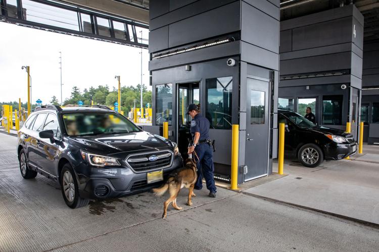Canadian border workers approve strike mandate; could cause border ...