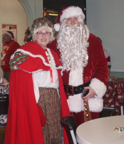 Santa stops in Malone, delivers mailbox | Local News | mymalonetelegram.com