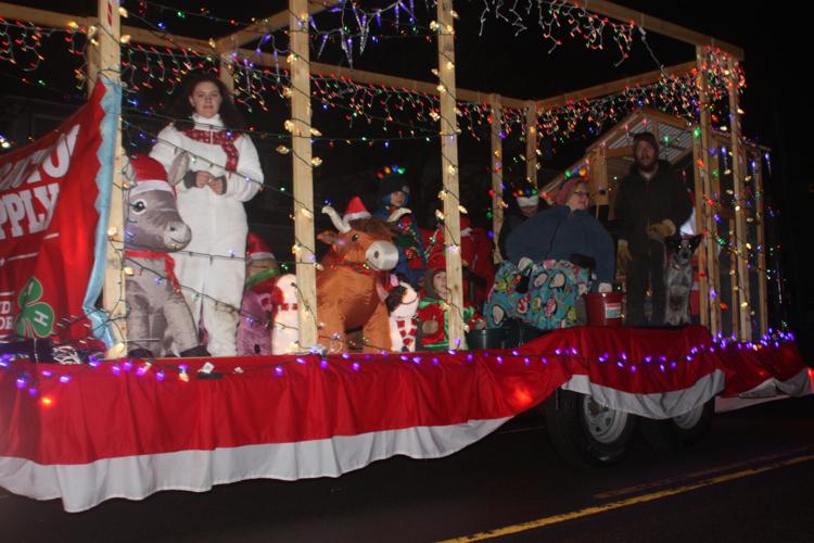 Parade of Lights draws a crowd | Top Stories | mymalonetelegram.com