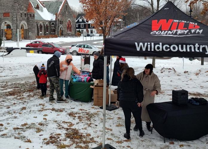 Santa in the Park draws crowd to Arsenal Green | Top Stories ...