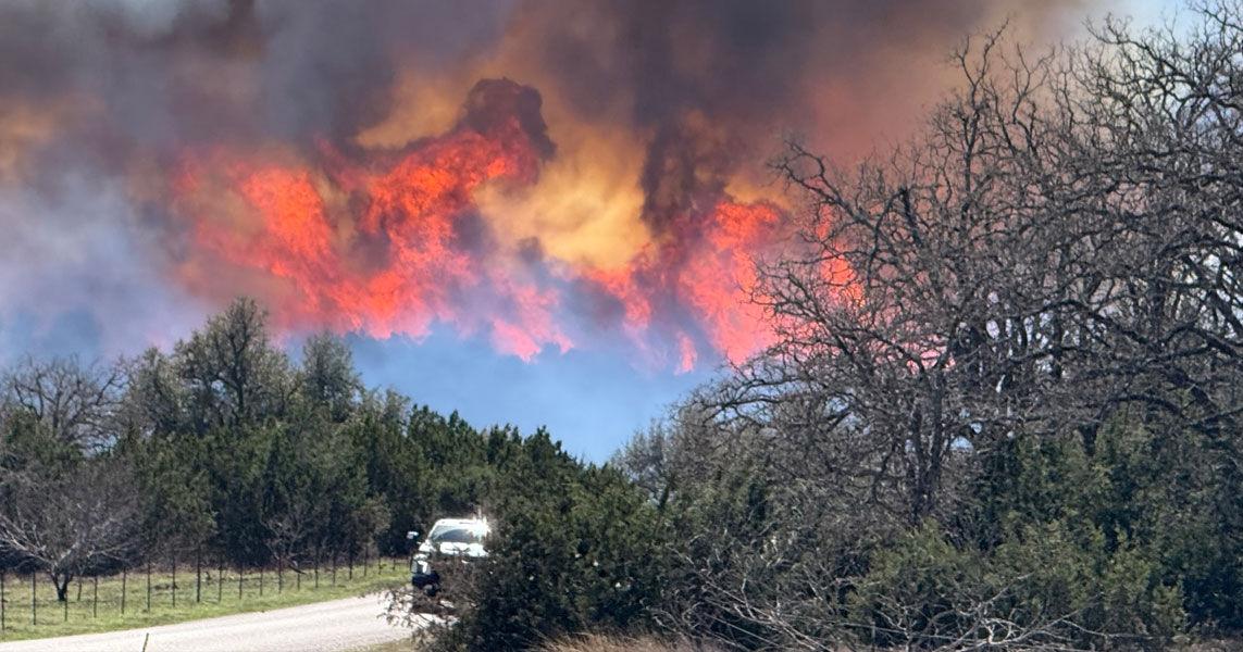 Firefighters battle 8,640-acre Crabapple Fire in Texas Hill Country ...