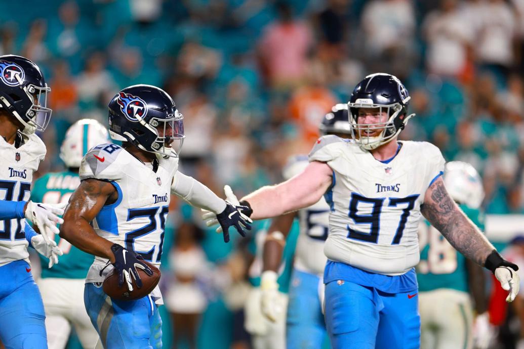 Titans re-sign James Lynch, bolstering defensive line | Football ...