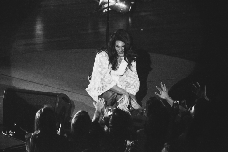 Lana Del Rey w/Jimmy Gnecco at the Ryman, 5/2/14 | Nashville Music News ...