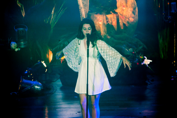Lana Del Rey w/Jimmy Gnecco at the Ryman, 5/2/14 | Nashville Music News ...