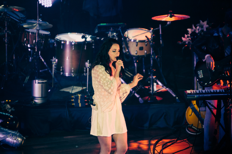 Lana Del Rey w/Jimmy Gnecco at the Ryman, 5/2/14 | Nashville Music News ...