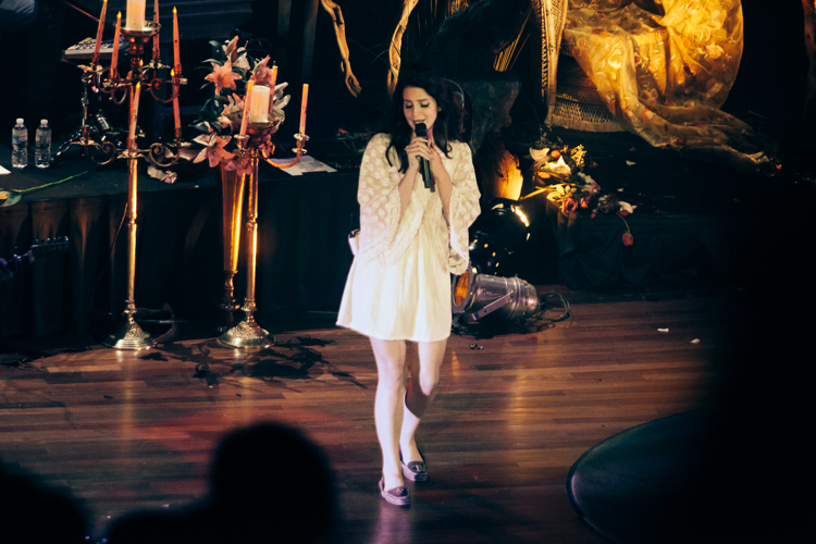 Lana Del Rey w/Jimmy Gnecco at the Ryman, 5/2/14 | Nashville Music News ...