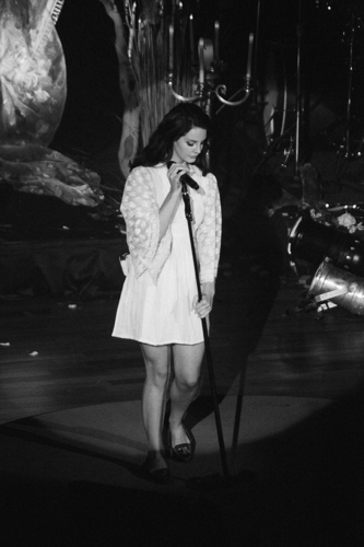 Lana Del Rey w/Jimmy Gnecco at the Ryman, 5/2/14 | Nashville Music News ...