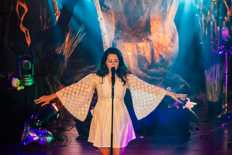 Lana Del Rey w/Jimmy Gnecco at the Ryman, 5/2/14 | Nashville Music News ...
