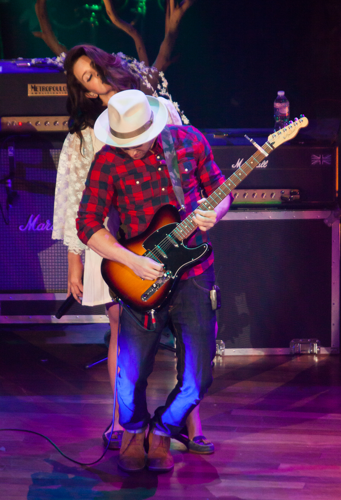 Lana Del Rey w/Jimmy Gnecco at the Ryman, 5/2/14 | Nashville Music News ...
