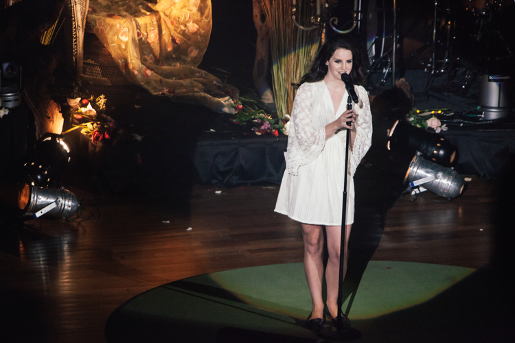 Lana Del Rey w/Jimmy Gnecco at the Ryman, 5/2/14 | Nashville Music News ...