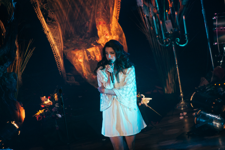 Lana Del Rey w/Jimmy Gnecco at the Ryman, 5/2/14 | Nashville Music News ...