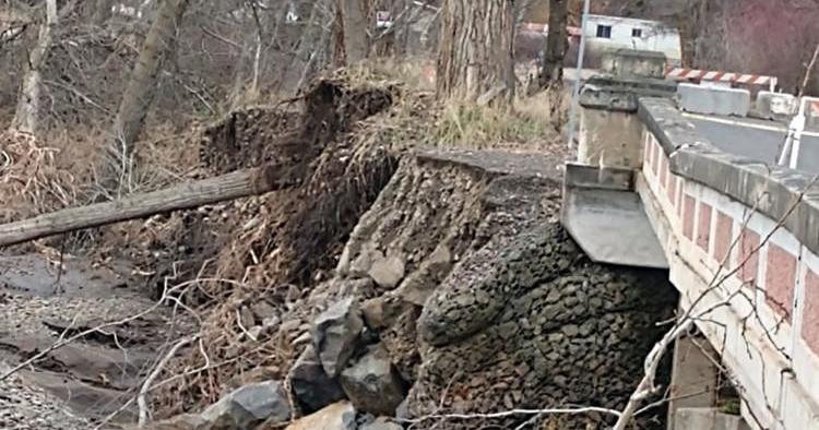State reps and local officials hold flood meeting at the Pendleton ...