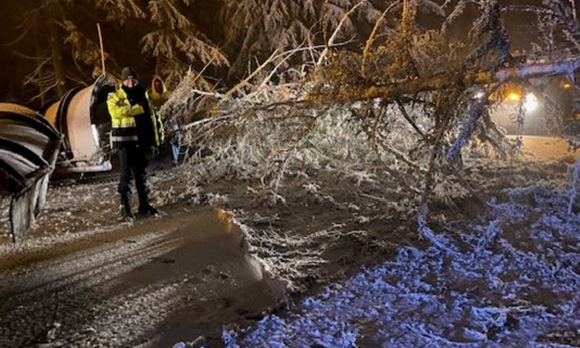 Bomb Cyclone drops over a foot of snow in Snoqualmie Pass, causes ...