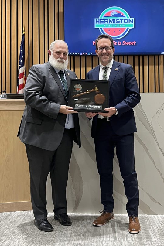 City of Hermiston swears in new mayor, 4 at-large city councilors ...