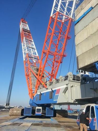 largest crawler crane