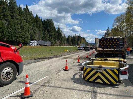 Semi-truck hits WSDOT vehicle on I-90 near Easton, causes delays | News ...