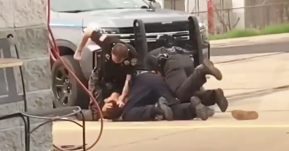 Former Arkansas deputies involved in viral video arrested by FBI ...