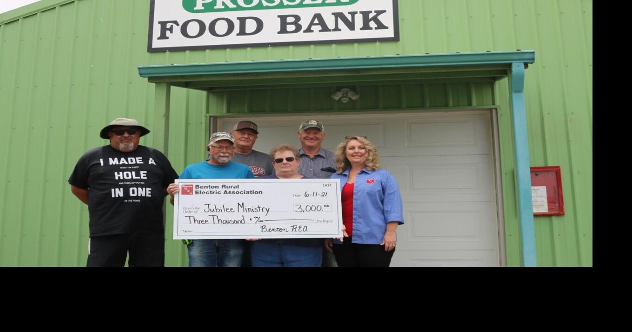 Benton REA donates $15,000 to help feed local families in Prosser ...