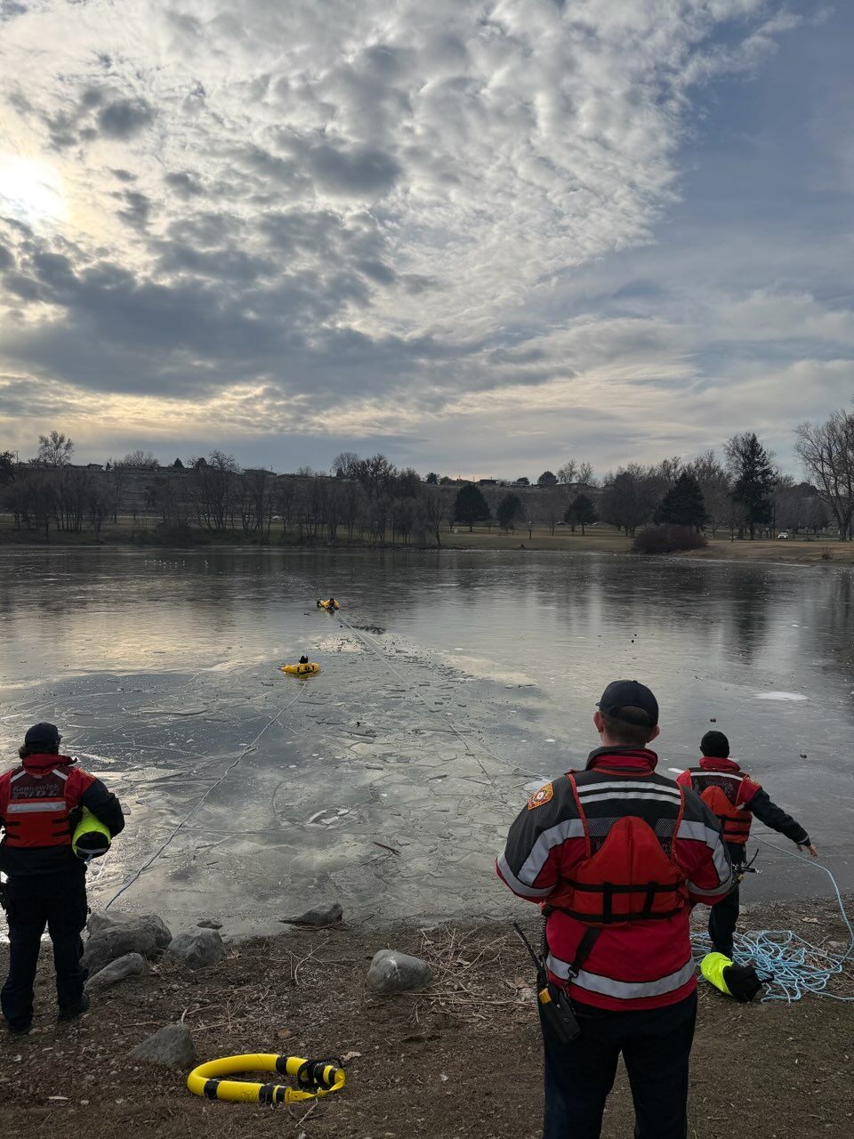 Kennewick Fire Department trains for ice rescues, warns community ...