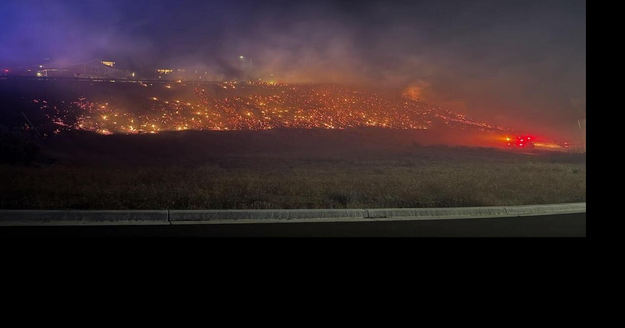 Kennewick fire crews battling Canyon Lakes blaze, residents urged to ...