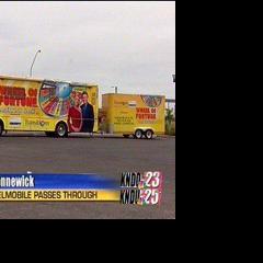 Wheel of Fortune Bus Drives Through Kennewick | News | nbcrightnow.com
