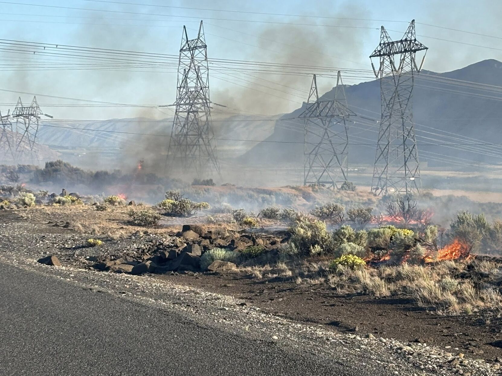Wanapum Dam fire threat contained, Kittitas Valley Fire & Rescue aids ...