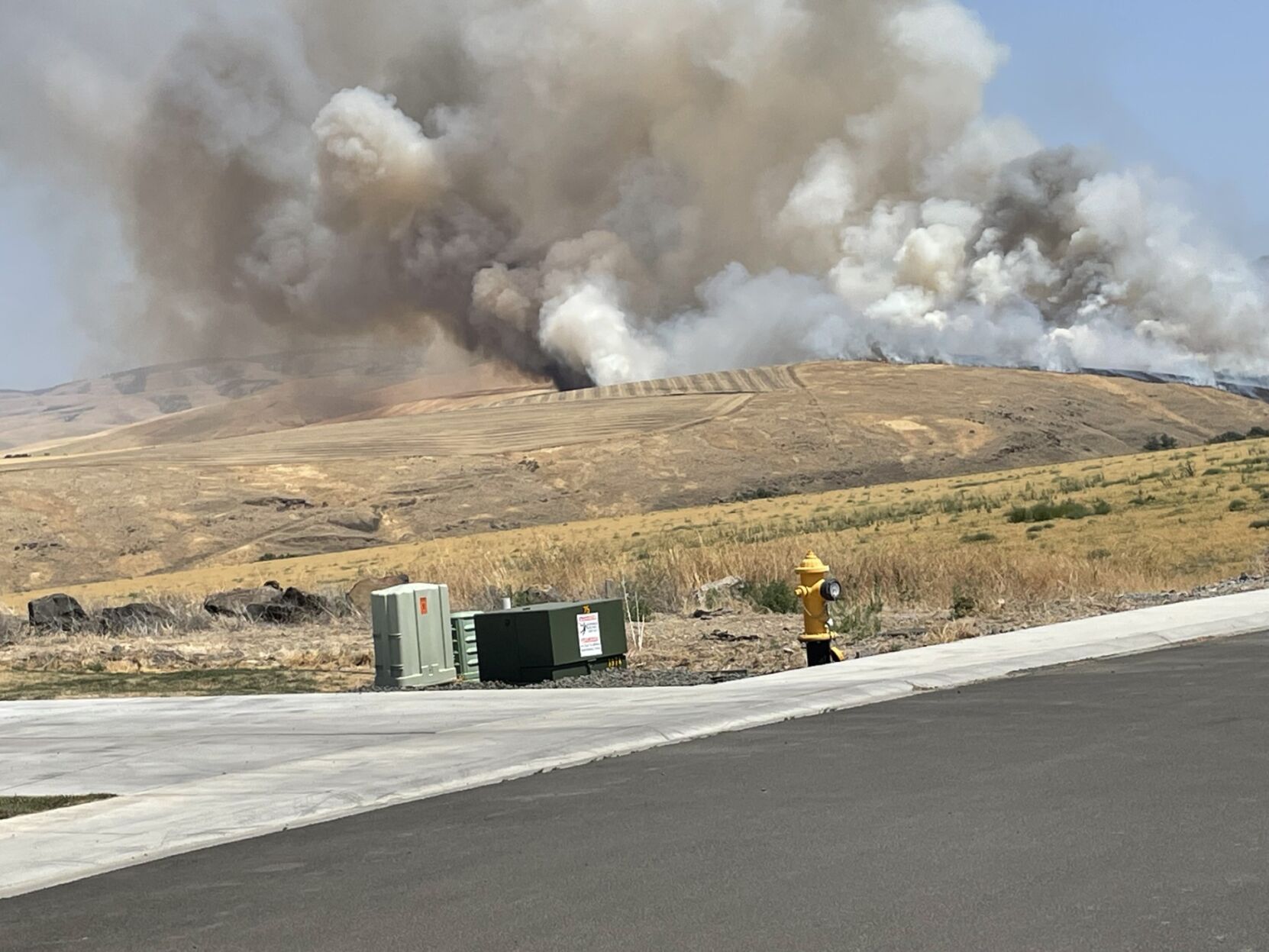 Evacuation orders dropped, 1,500-acre wildfire near Milton-Freewater ...