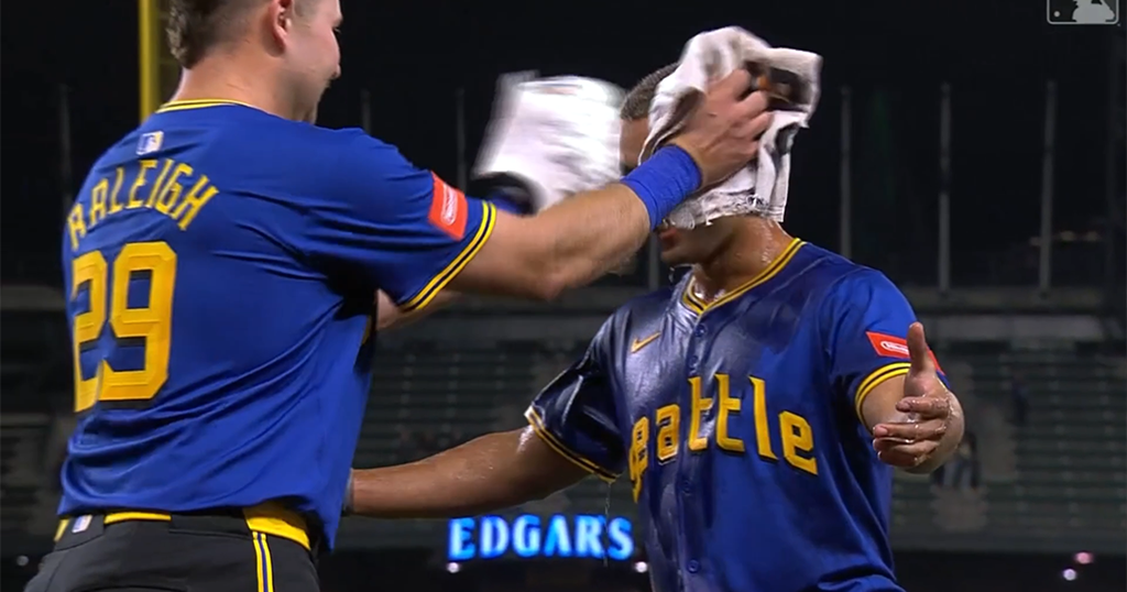 Mariners move into tie for 1st with walk-off win | Sports | ncwlife.com