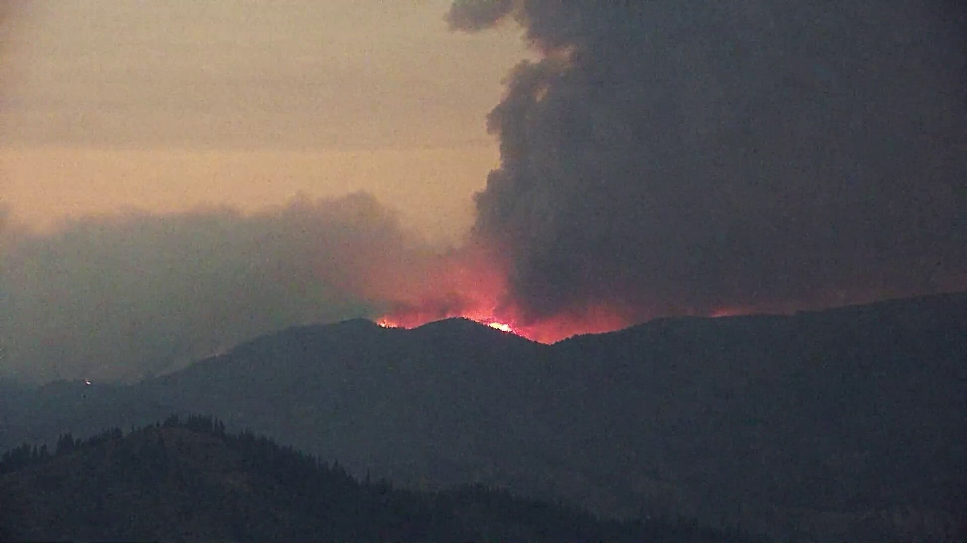 Sugarloaf Fire swells, threatens Ardenvoir and upper Mad River basin ...