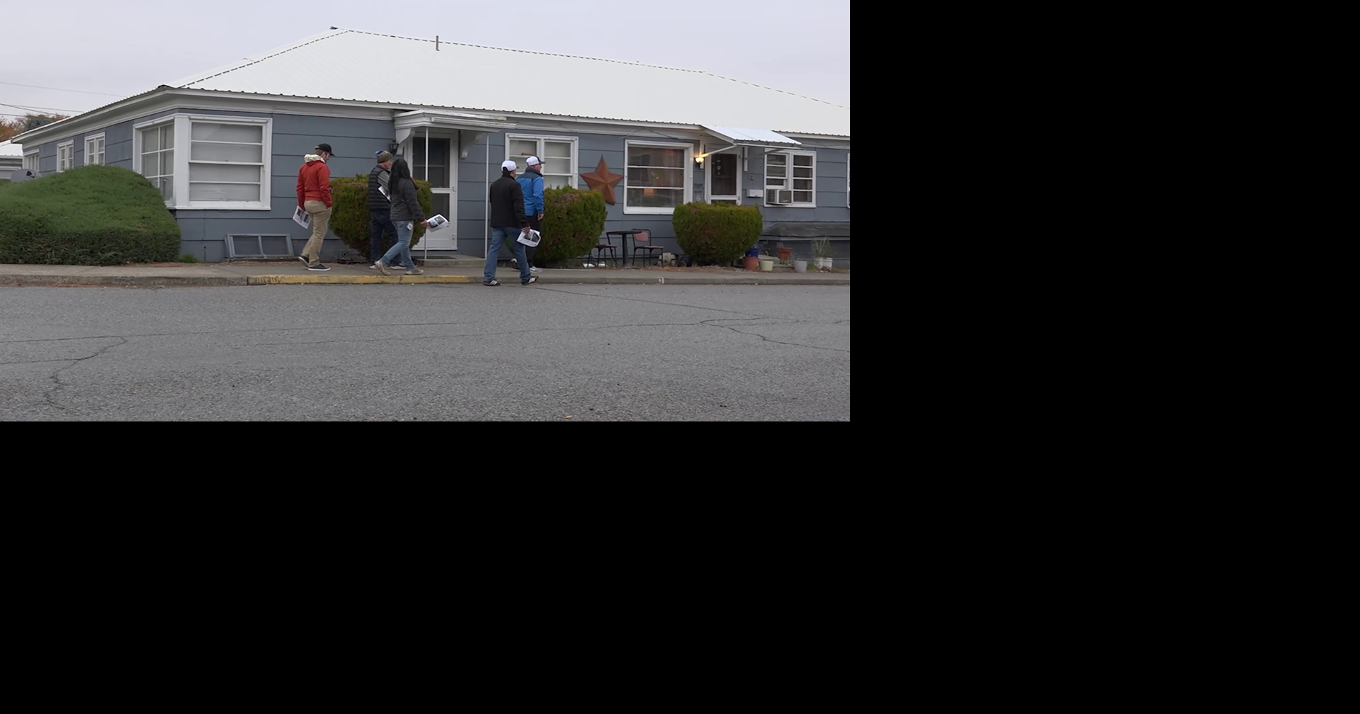 Wenatchee councilmembers take a walking tour of city's 'middle housing ...