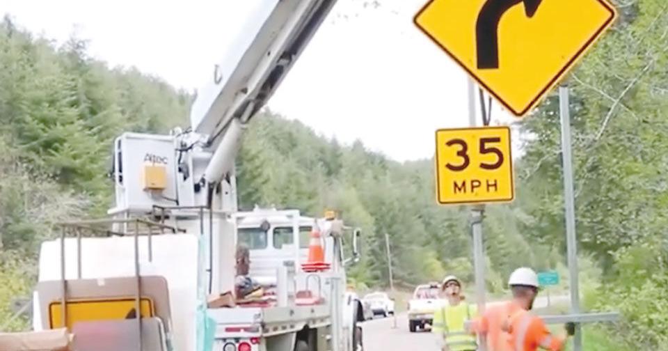 ODOT upgrading curve warning signs | News | newportnewstimes.com