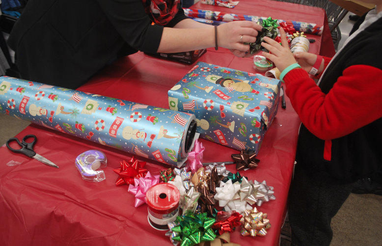 Photos: Shop with a Cop provides Christmas gifts, love for area foster ...