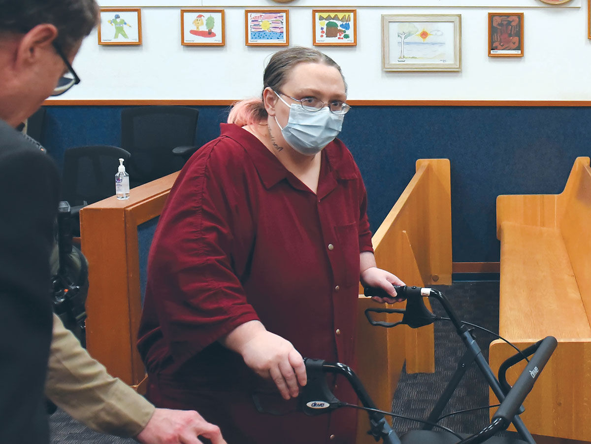 Woman pleads guilty to felony counts of child porn and sexual abuse of ...