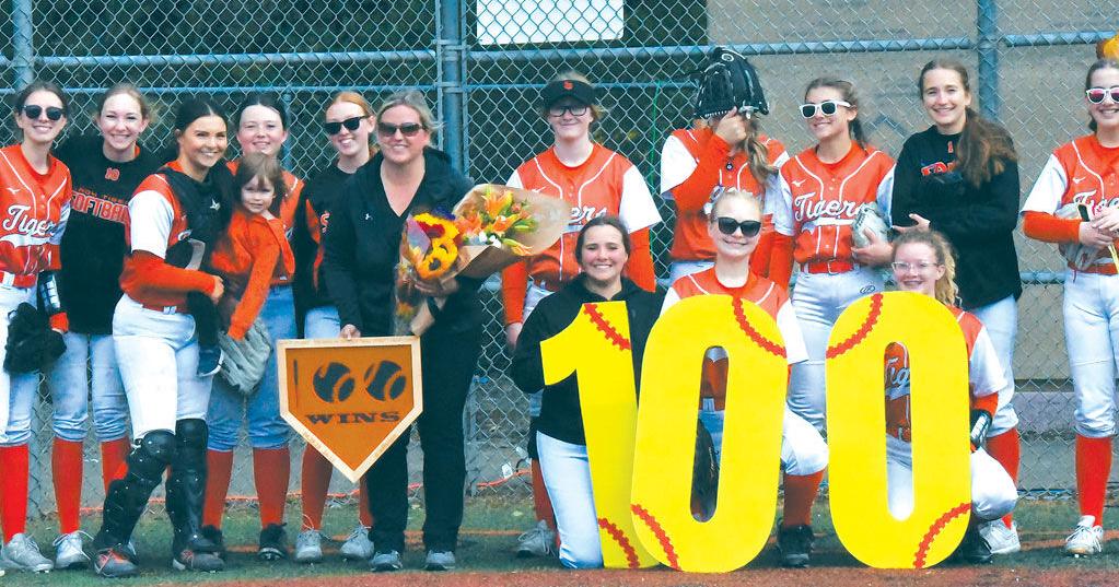 Tigers celebrate coach’s 100th win | Sports | newportnewstimes.com