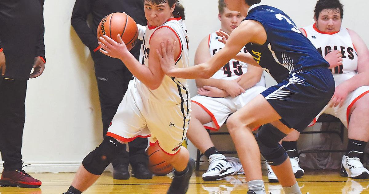 Irish, Boomers earn first wins | Sports | newportnewstimes.com