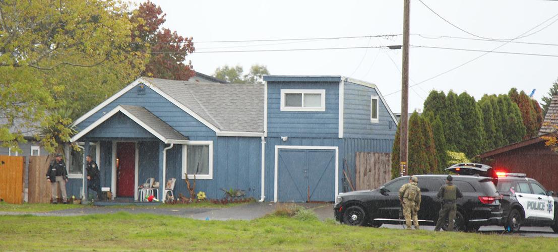 Tense police standoff ends peacefully | News | newportnewstimes.com